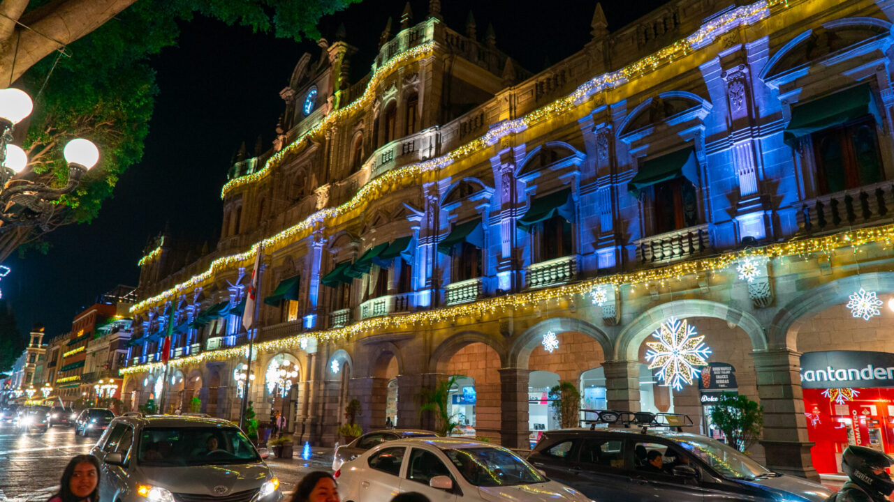 LE-Puebla Navideños | TrafficLight de México